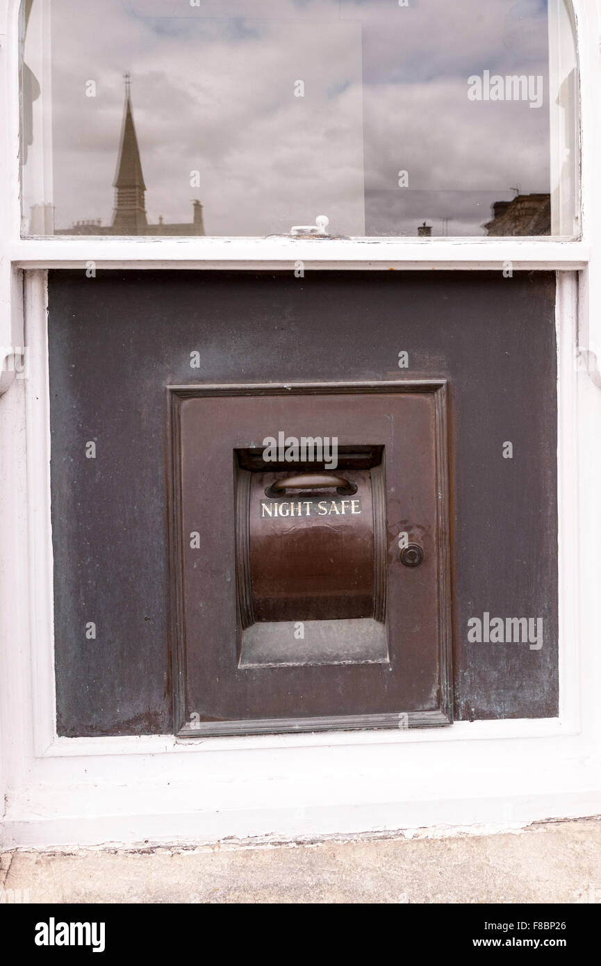 Nightsafe hi-res stock photography and images - Alamy