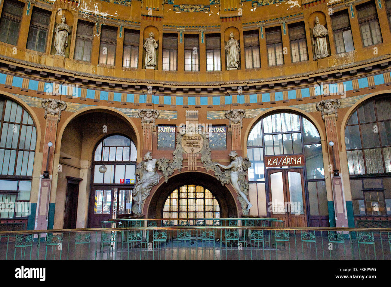 The beautiful,traditional, old main train station of Praha Hlavni ...