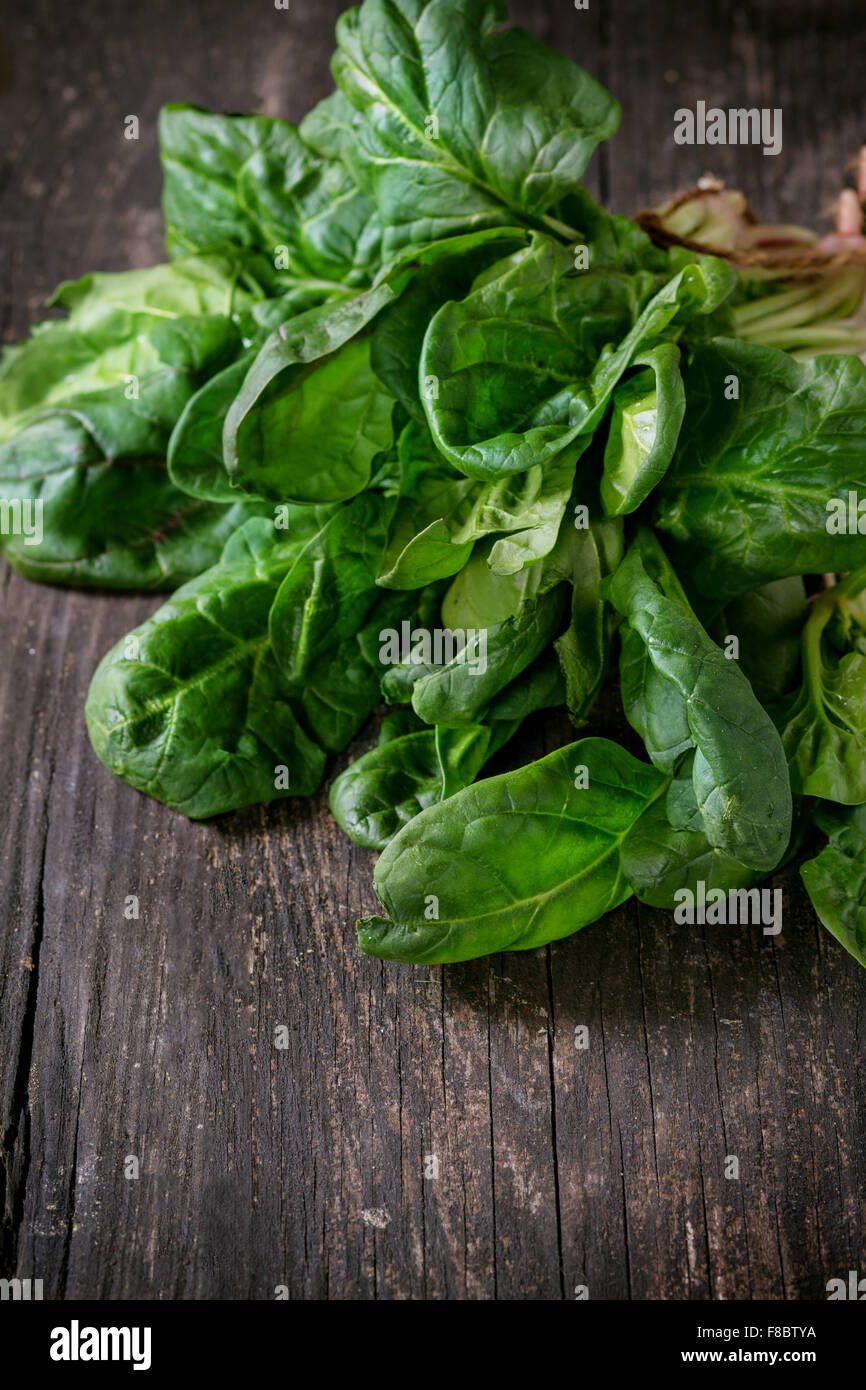 Bunch of fresh spinach Stock Photo - Alamy