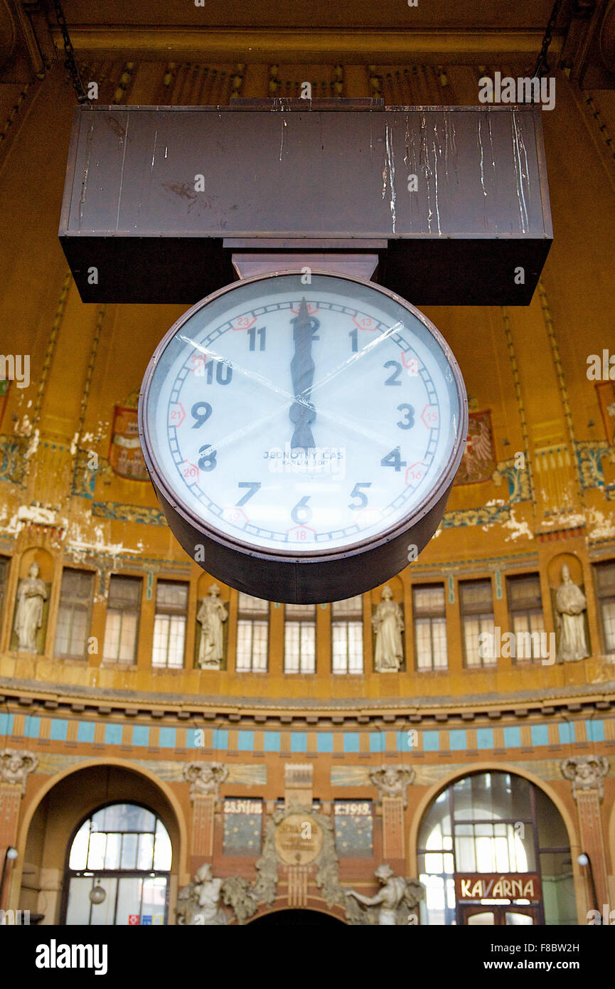 Old timepeice hi-res stock photography and images - Alamy