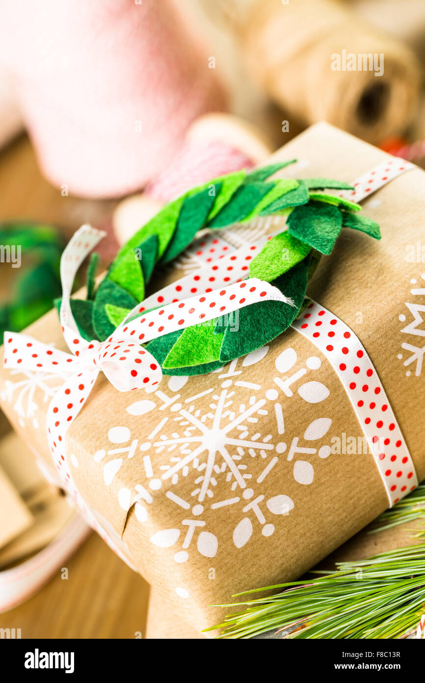 Wrapping Christmas gifts in recycled brown paper with vintage style at ...