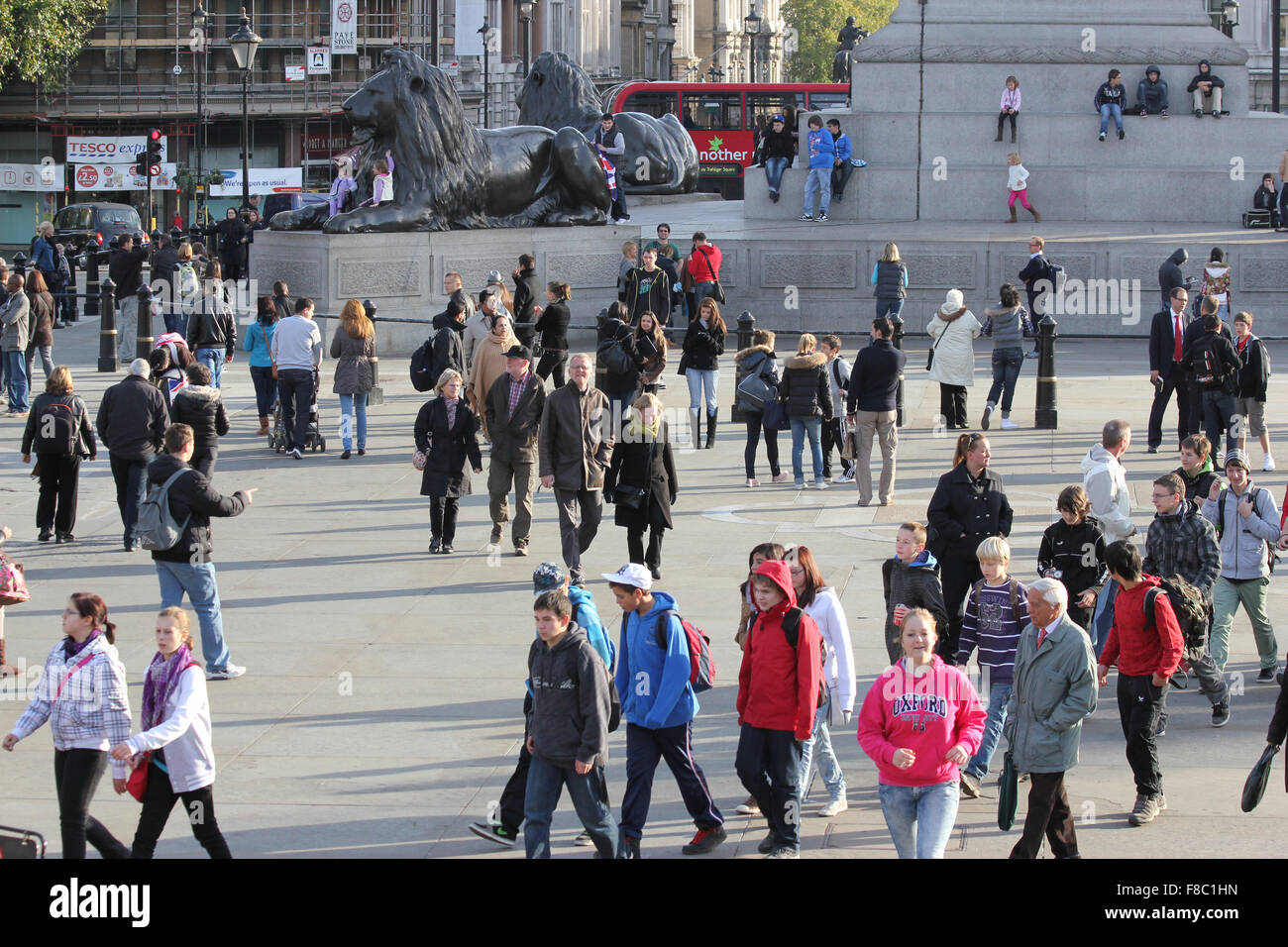 Crowds in trafalgar square Stock Photo - Alamy