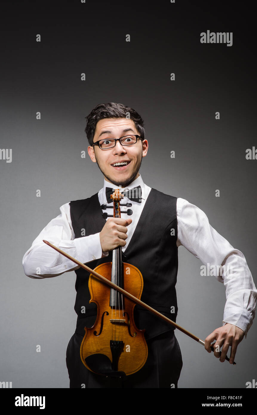 Funny violin player with fiddle Stock Photo - Alamy