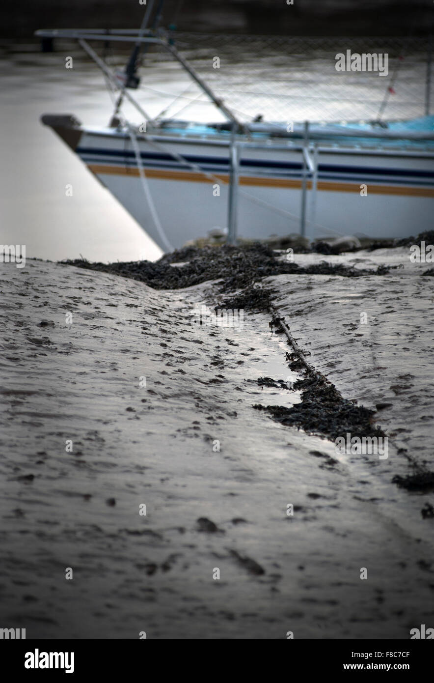sailboat in mud berth Stock Photo - Alamy