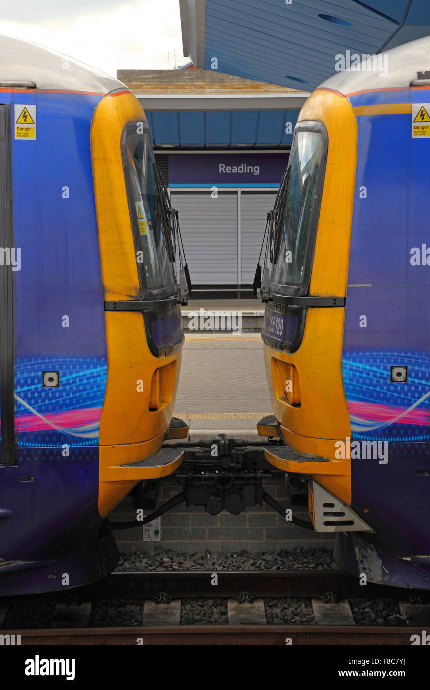 Two coupled 165 Traction units sat in a platform at Reading station ...