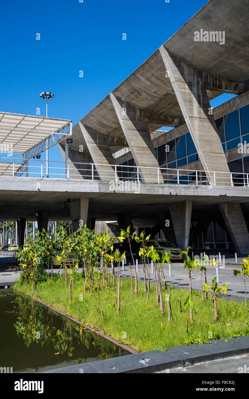 Museum of Modern Art with gardens by Roberto Burle Marx, Rio de Janeiro ...