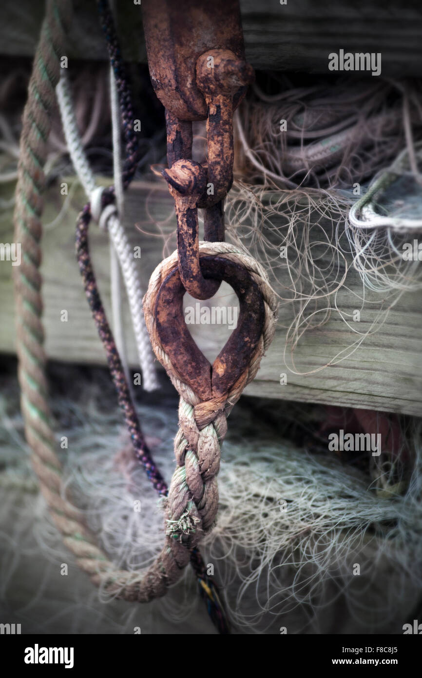 rope and shackle Stock Photo - Alamy