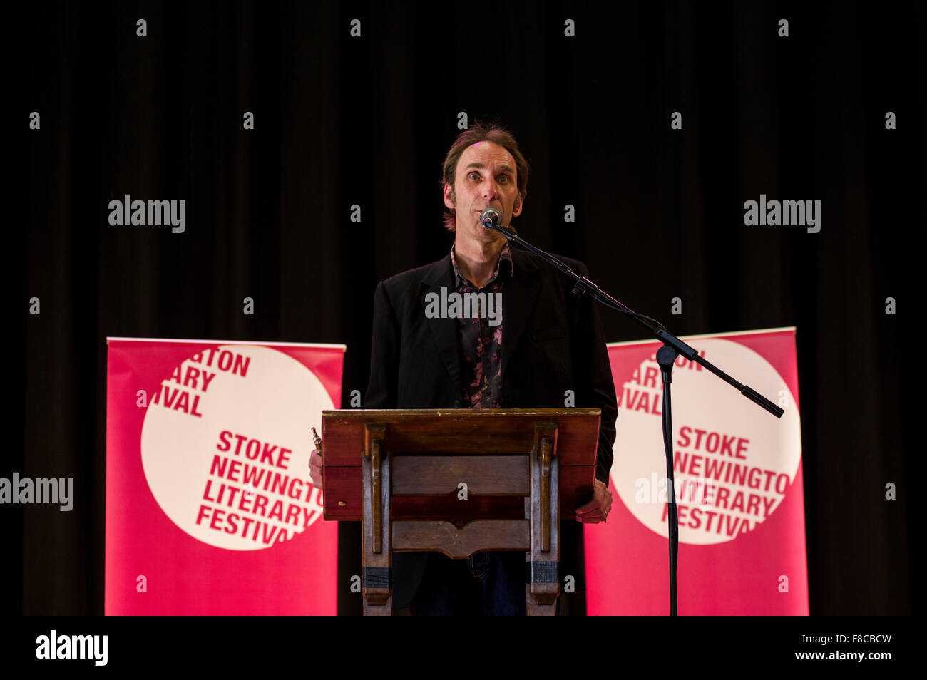 Review radio hi-res stock photography and images - Alamy