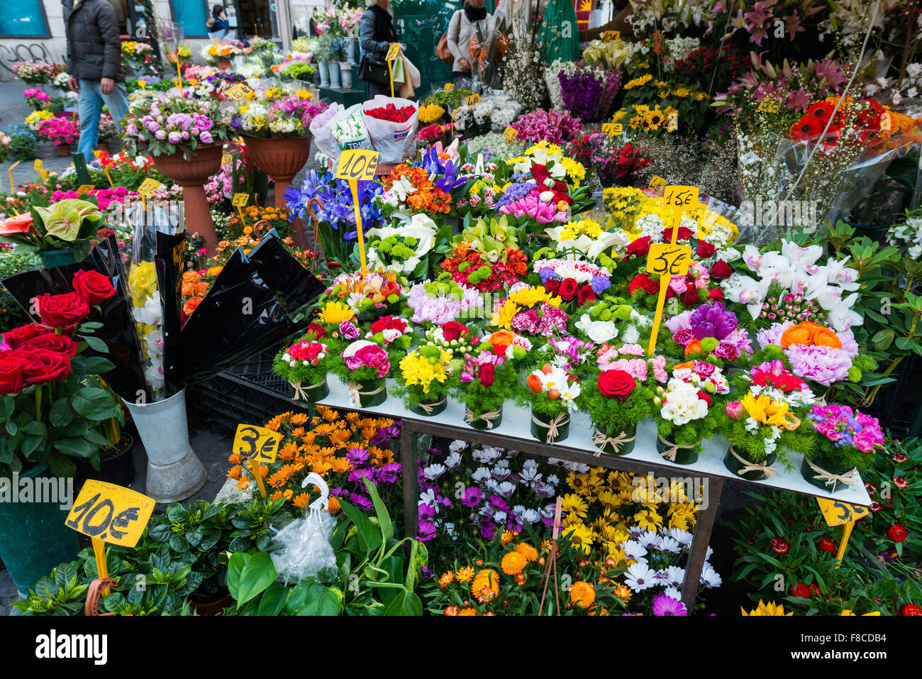Street flower shop with colourful flowers Stock Photo - Alamy