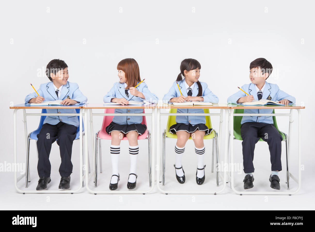 People seated front row hi-res stock photography and images - Alamy