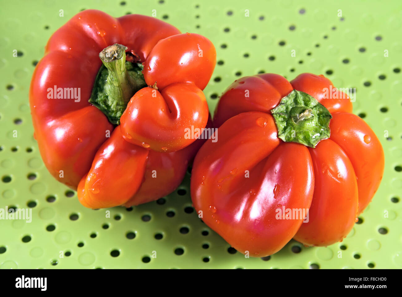 Red sweet pepper green hi-res stock photography and images - Alamy