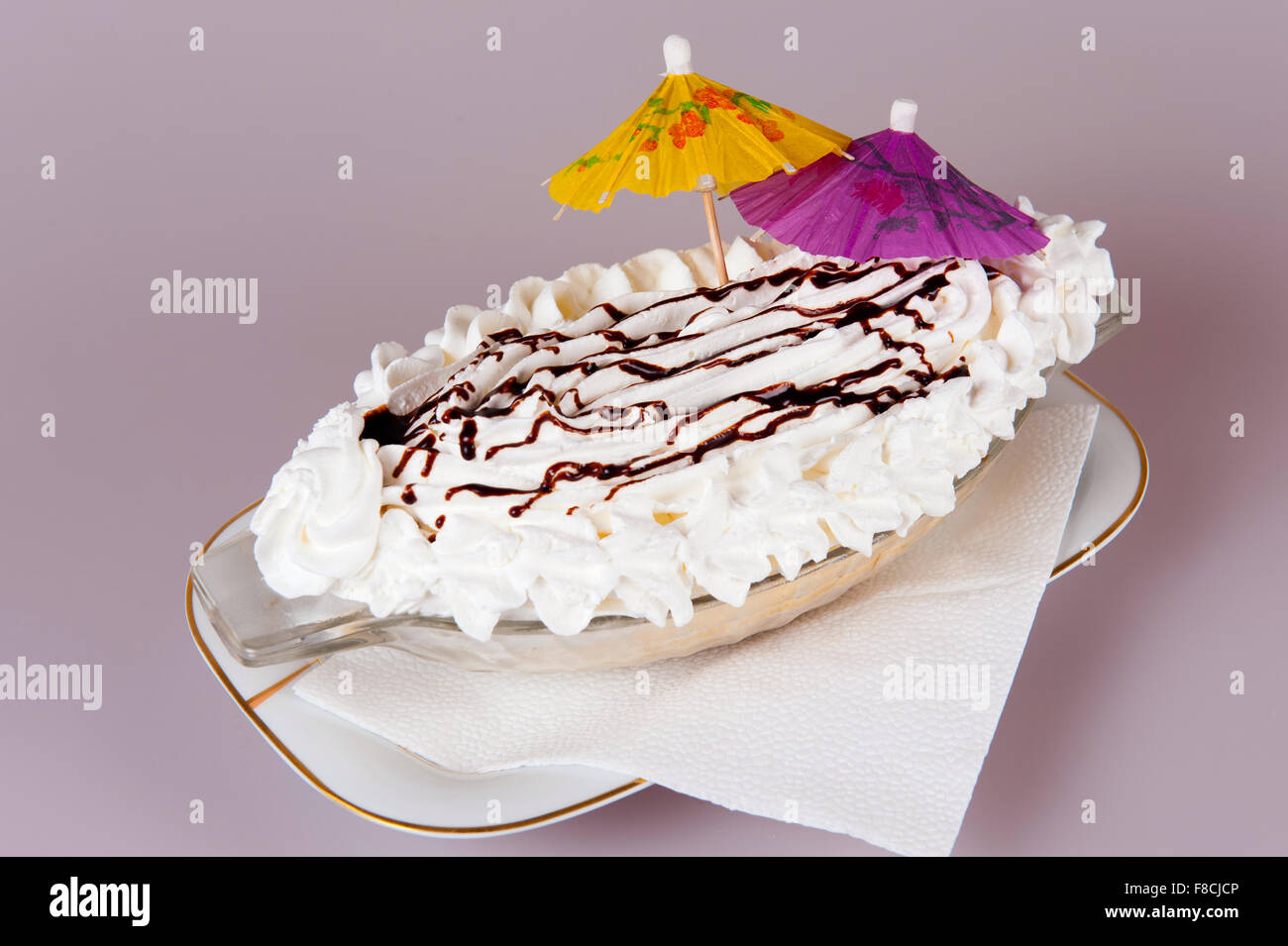 Banana split ice cream dessert hi-res stock photography and images - Alamy