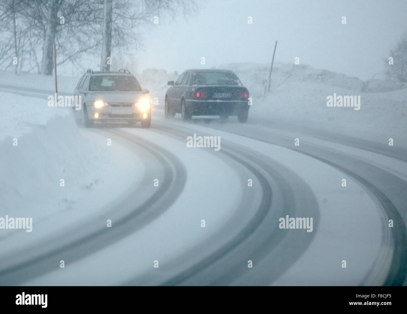 Cars in a blizzard Stock Photo - Alamy