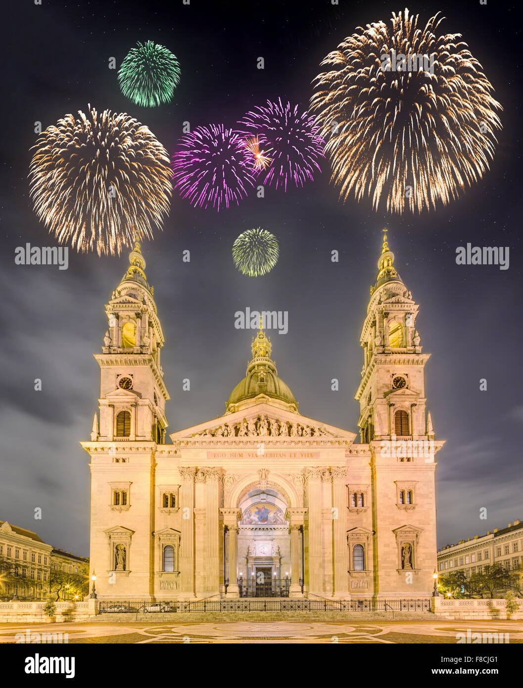 Beautiful fireworks above St. Stephen's Basilica and square in Budapest ...