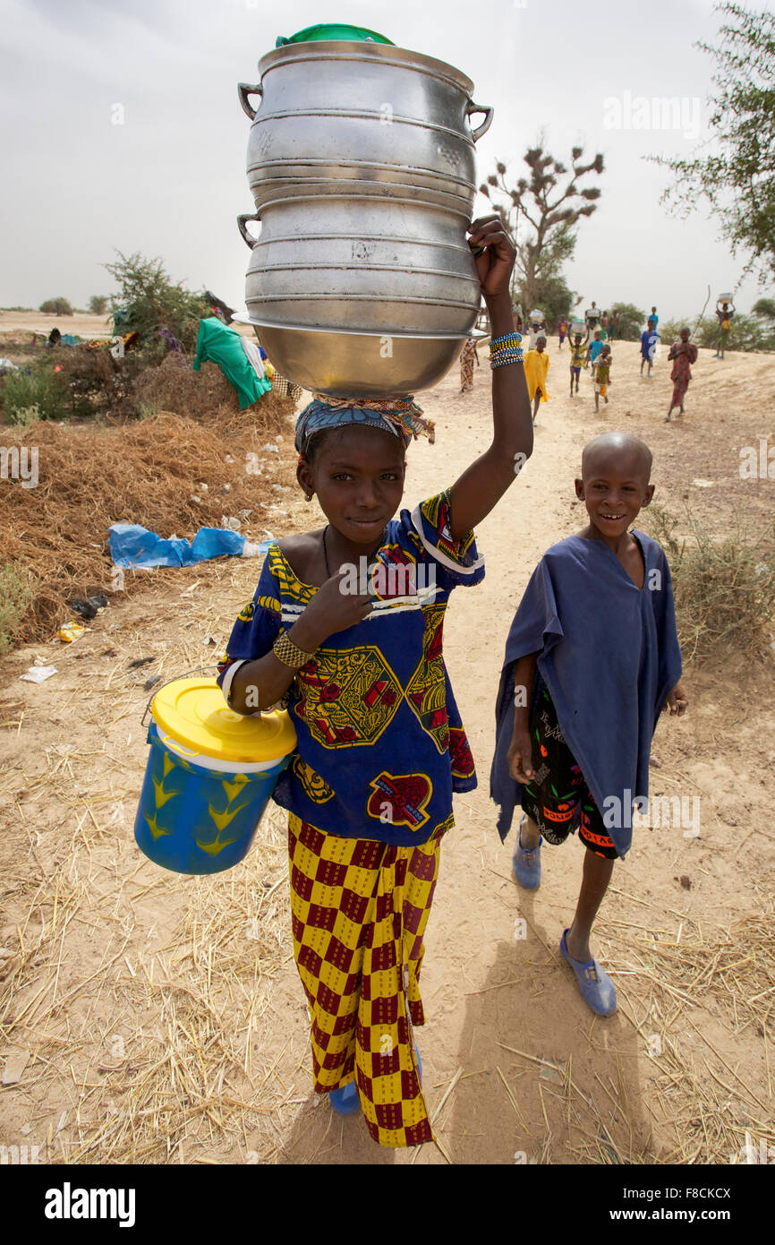 African kids walking in the countryside, Mali Stock Photo - Alamy