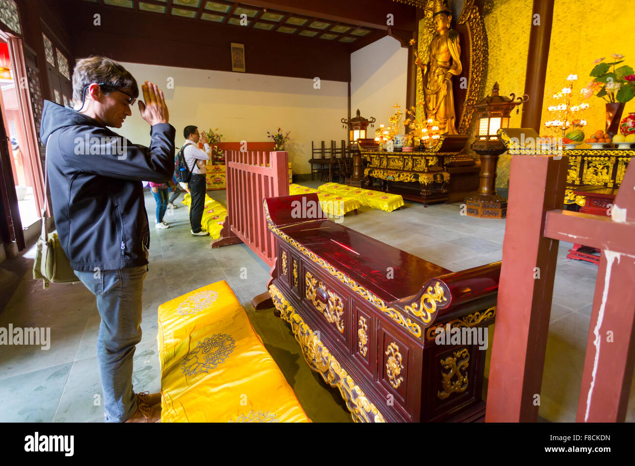 European man praying in a temple, Hangzhou Stock Photo - Alamy