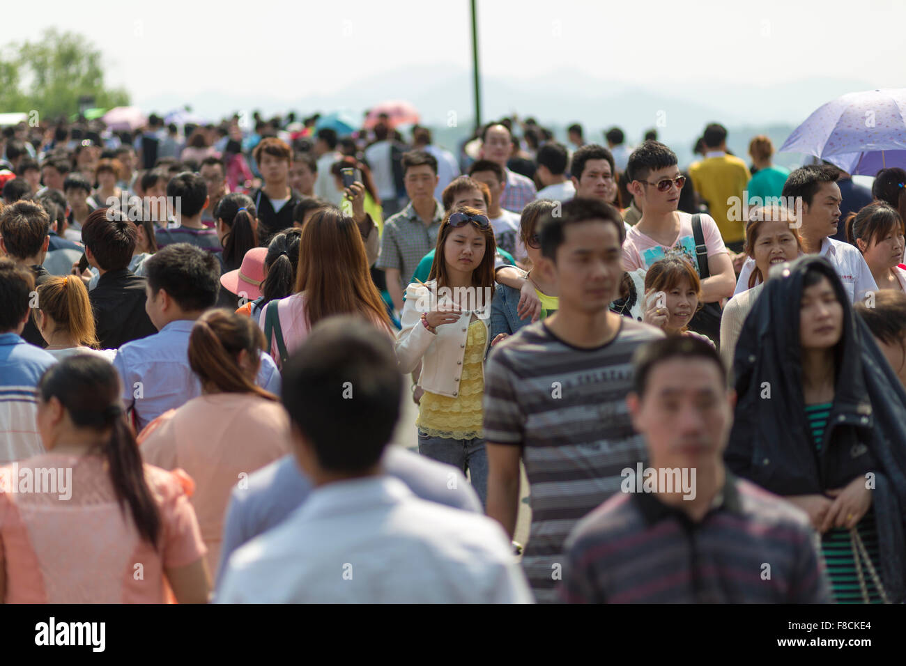 Crowd walking hi-res stock photography and images - Alamy