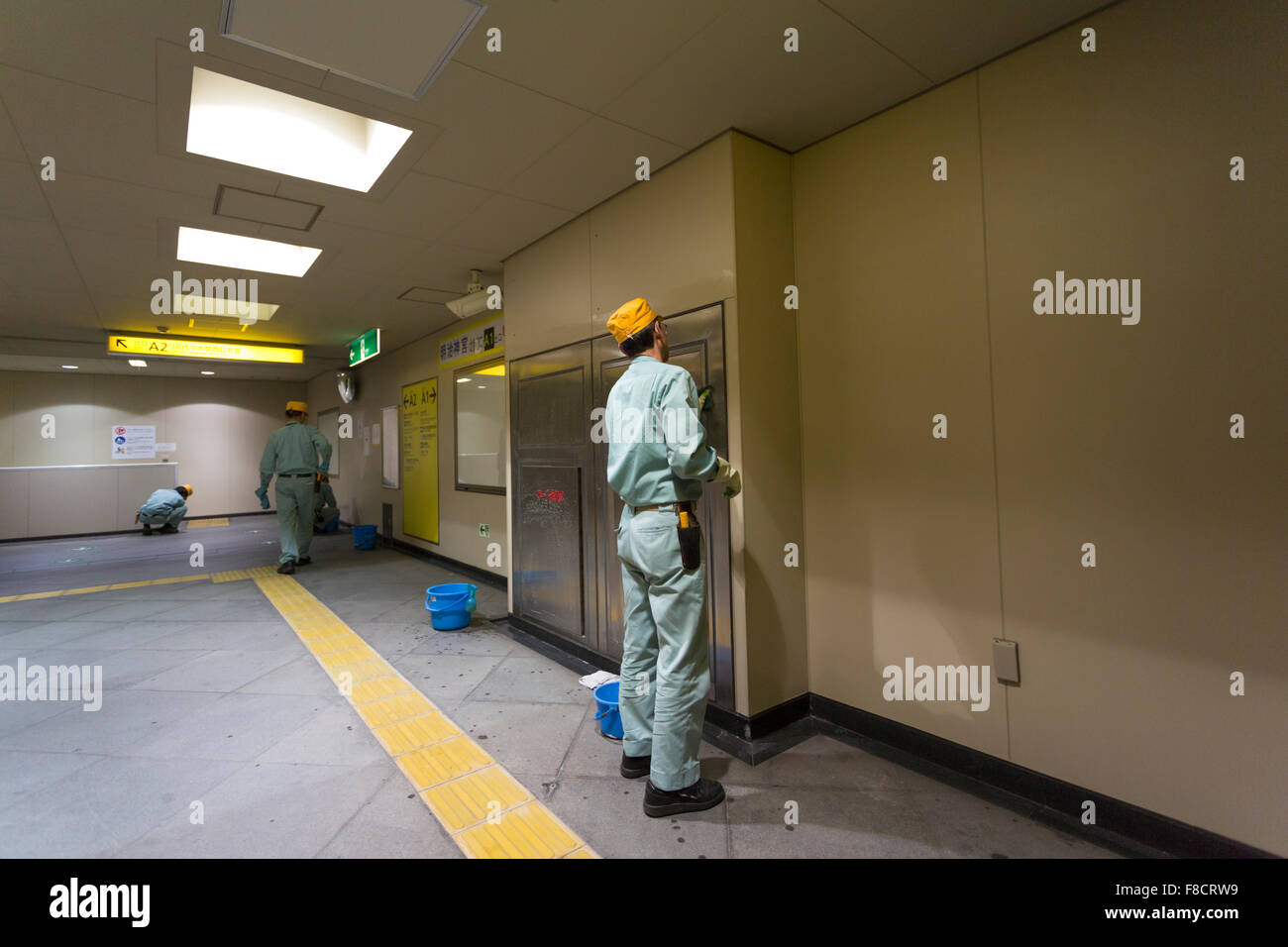 Group of cleaners cleaning the subway of Tokyo Stock Photo - Alamy