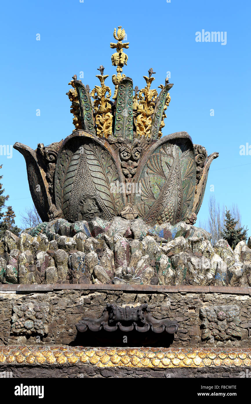 Stone flower fountain hi-res stock photography and images - Alamy