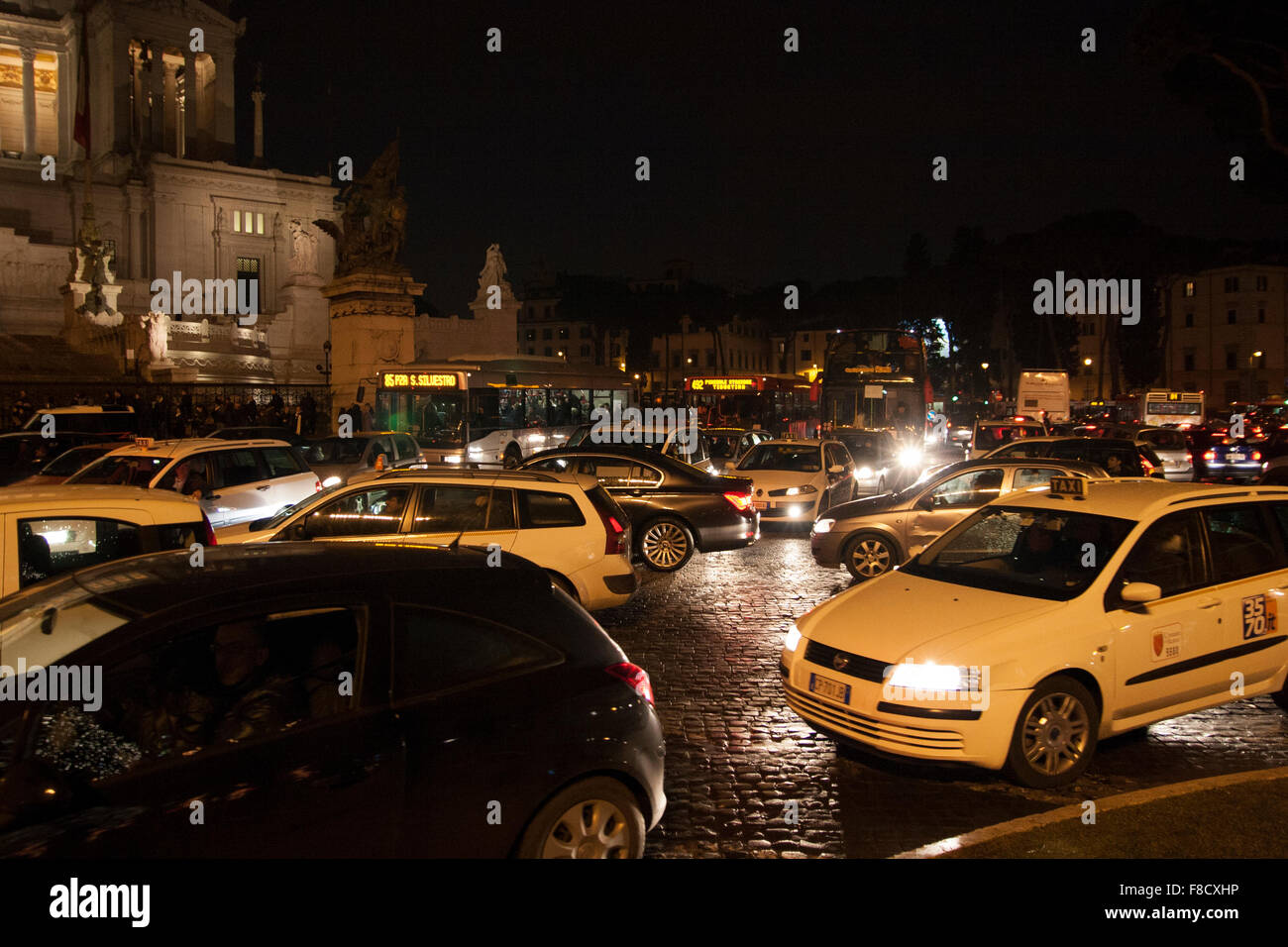 Cars Piazza Venezia Rome Italy Stock Photo - Alamy
