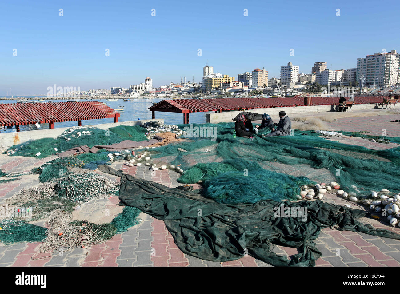 Gaza City, The Gaza Strip, Palestine. 8th Dec, 2015. Palestinian family ...