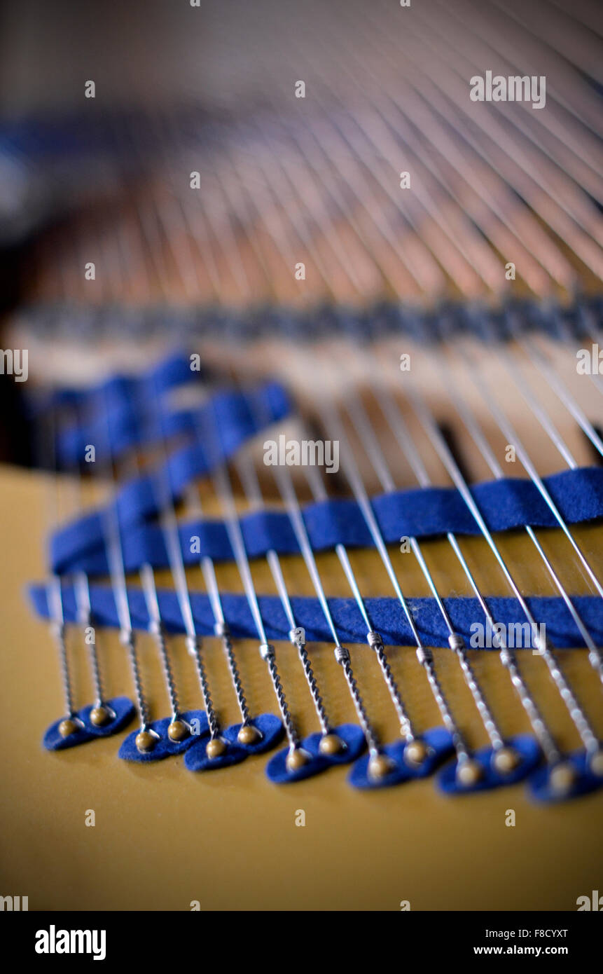 Piano strings hi-res stock photography and images - Alamy