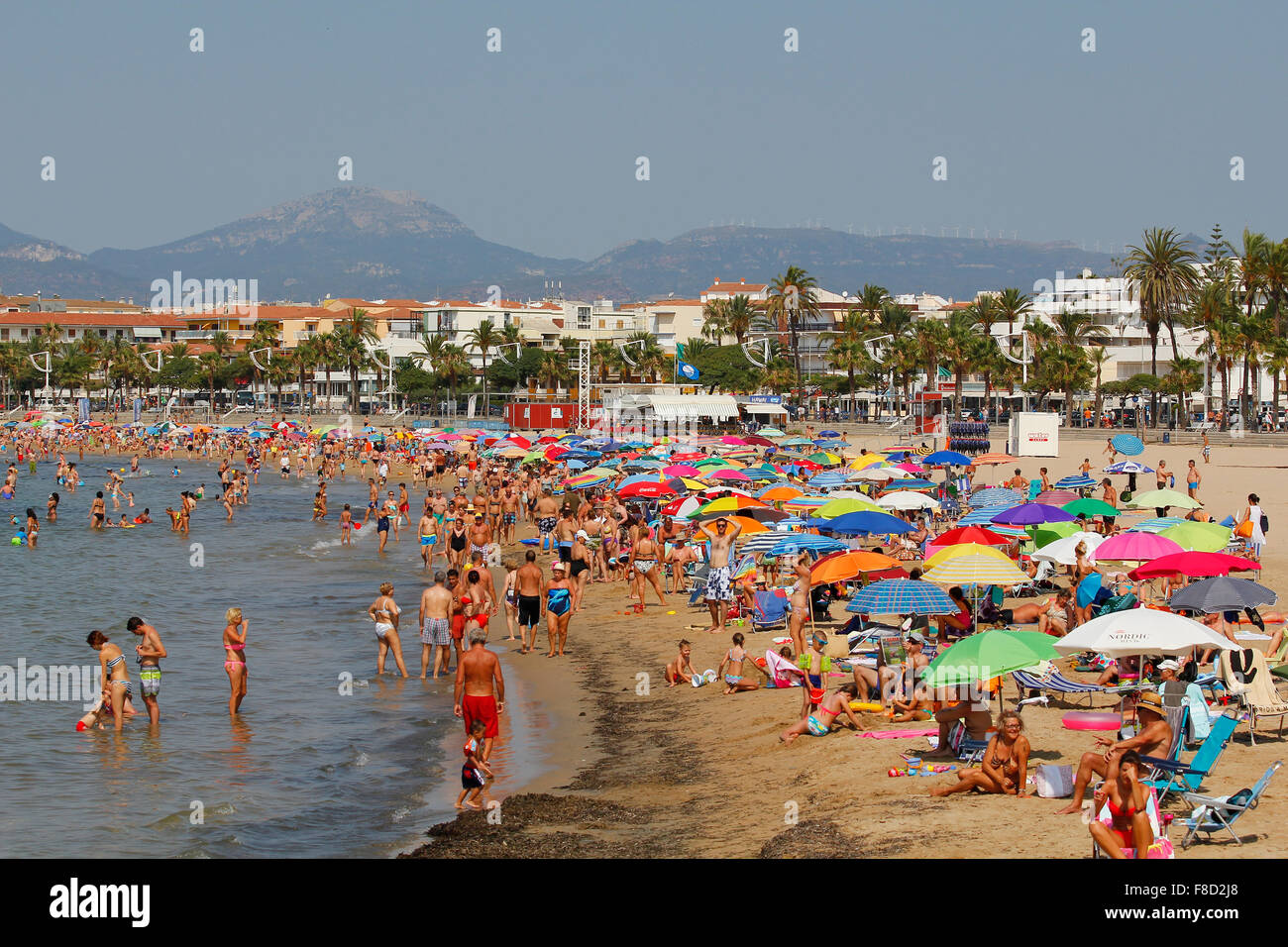 Spain beach tourists crowded hi-res stock photography and images - Alamy