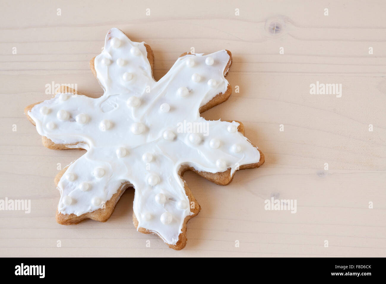 White Snowflake Sugar Cookie Stock Photo - Alamy
