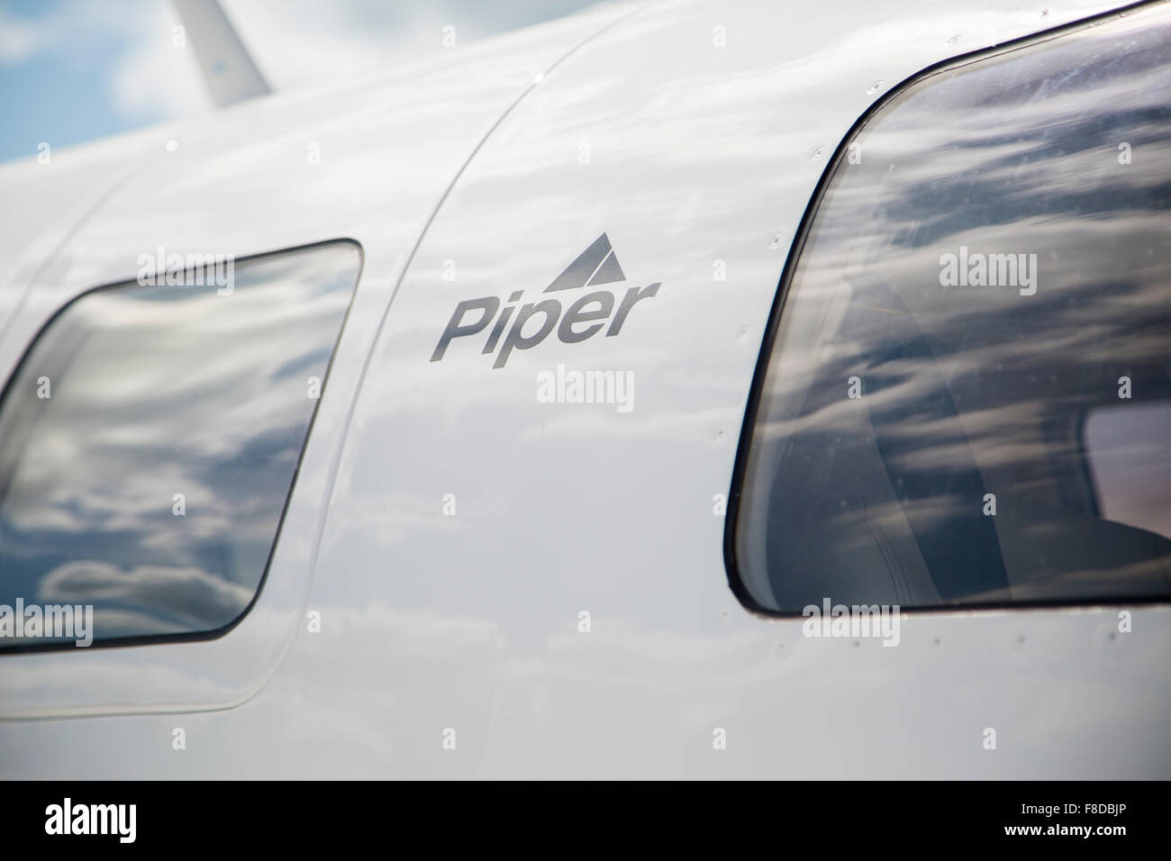 Airplane logo hi-res stock photography and images - Alamy