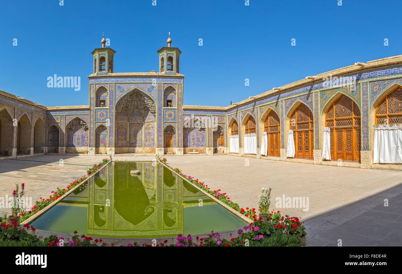 Nasir al-Mulk Mosque pond Stock Photo - Alamy