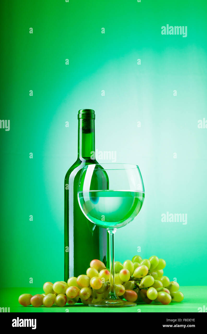 Wine concept with gradient background Stock Photo - Alamy