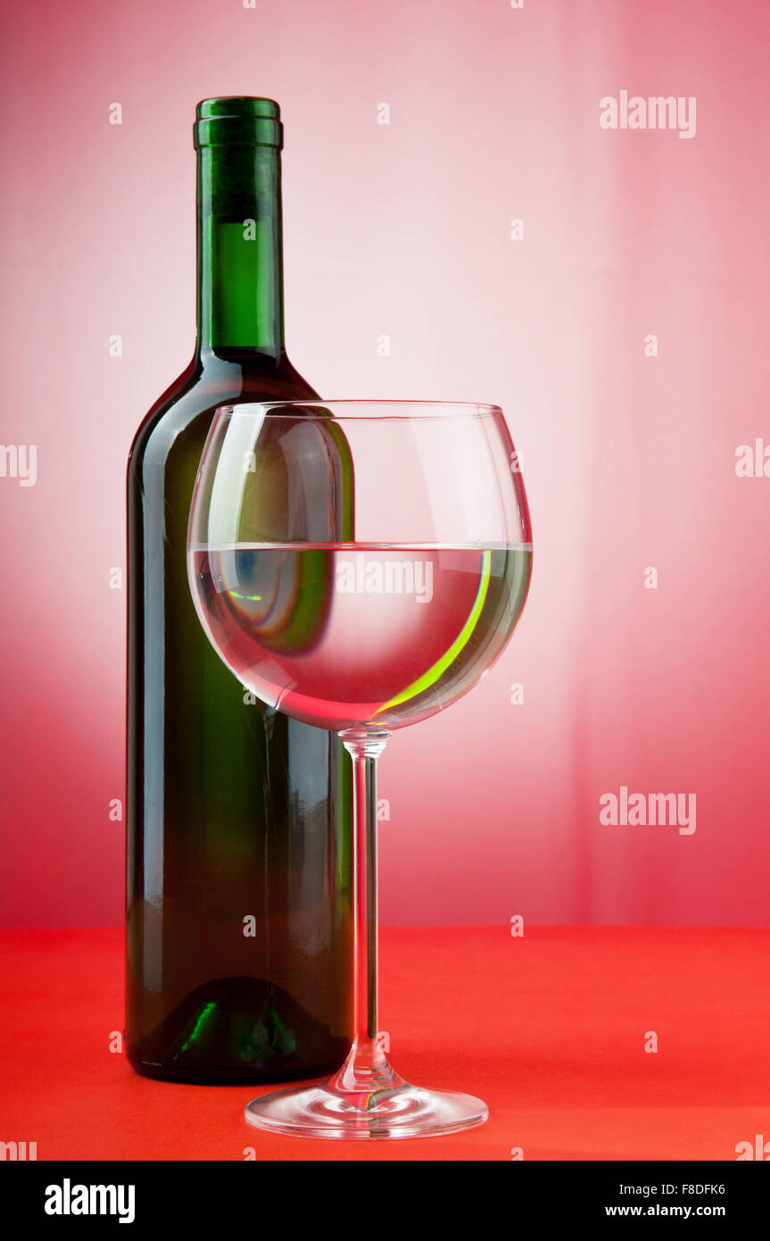 Wine concept with gradient background Stock Photo - Alamy