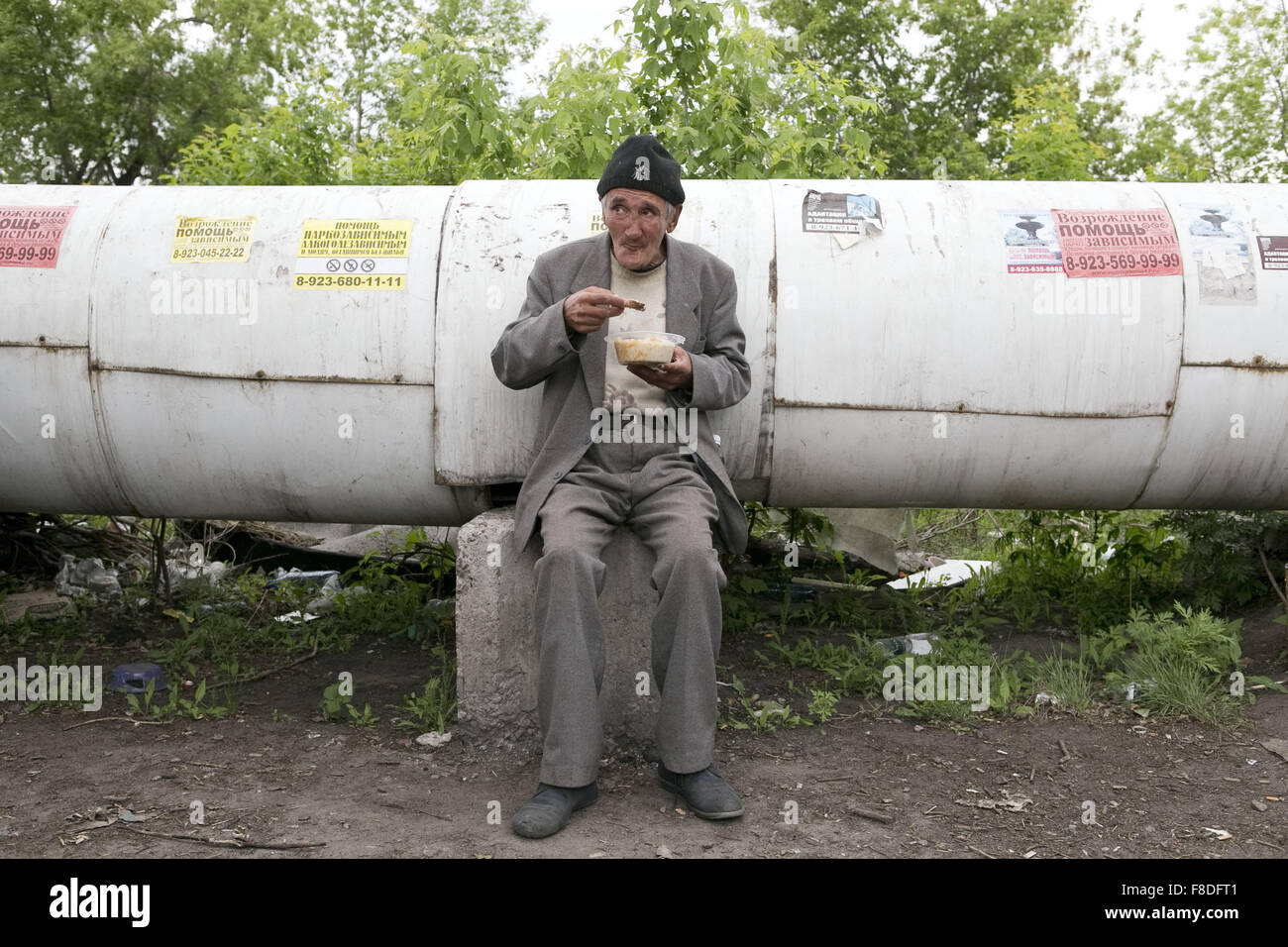 May 26, 2015 - Omsk, Western Siberia, Russia - Homeless people receive ...