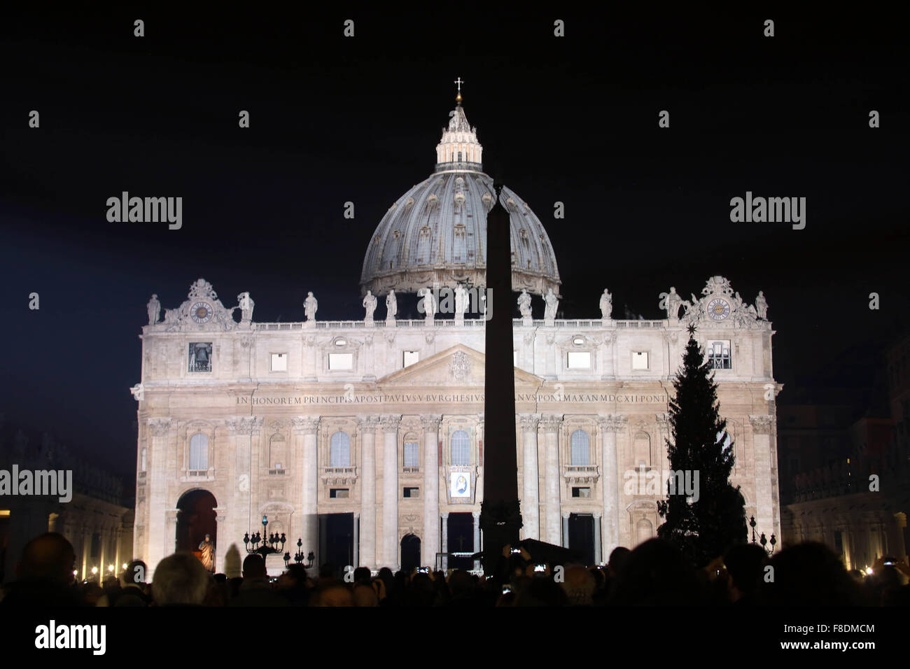 Vatican. 9th Dec, 2015. Vatican City: the new lighting of the basilica ...