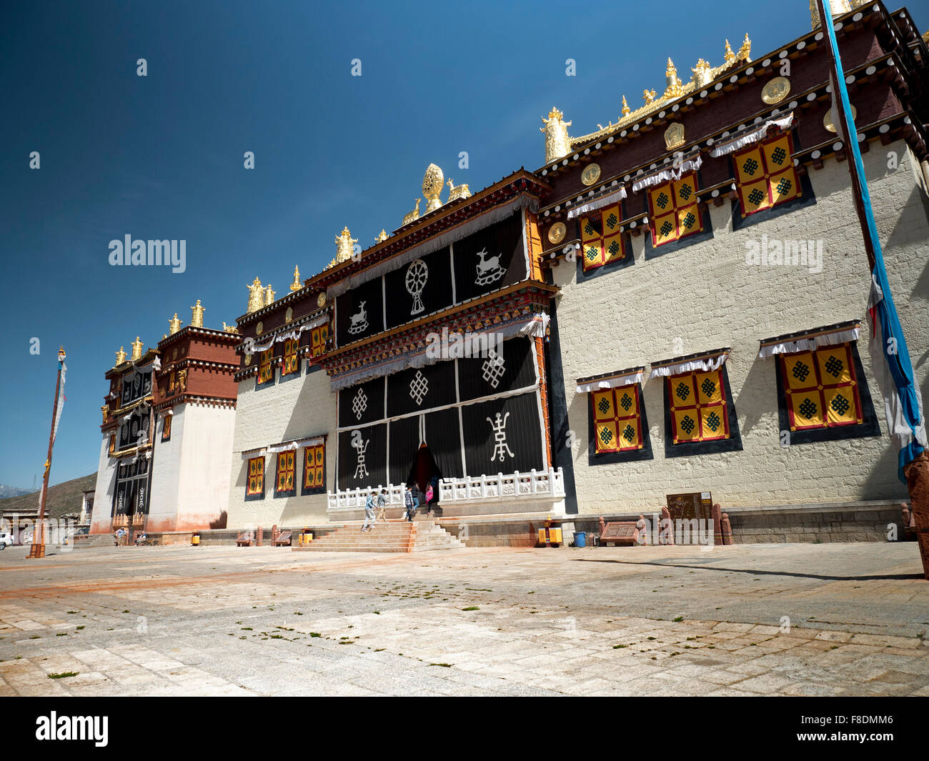 The Buddhist Ganden Sumtsenling Monastery Near Shangri-La, China In The ...