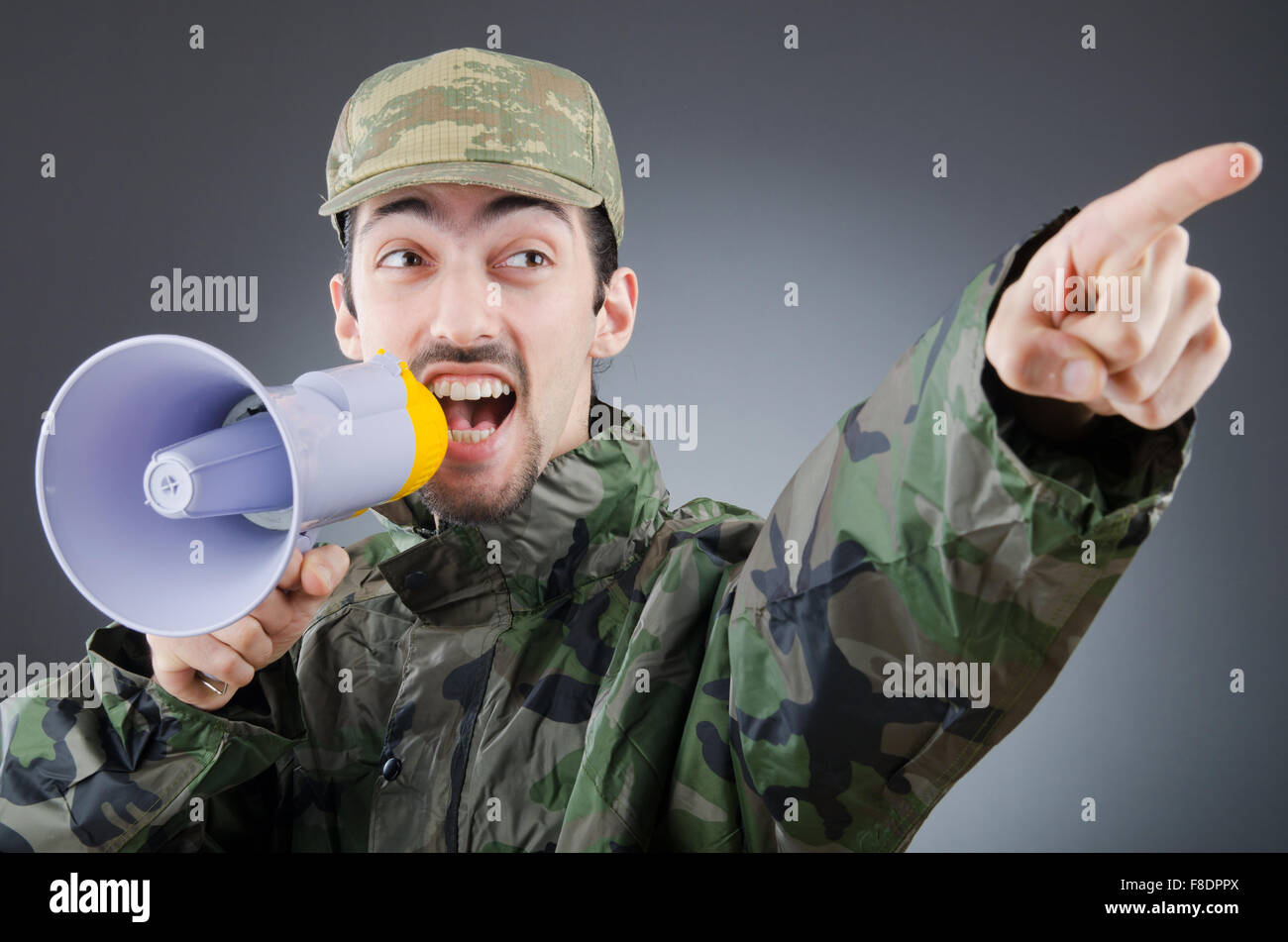 Army officer shouting hi-res stock photography and images - Alamy