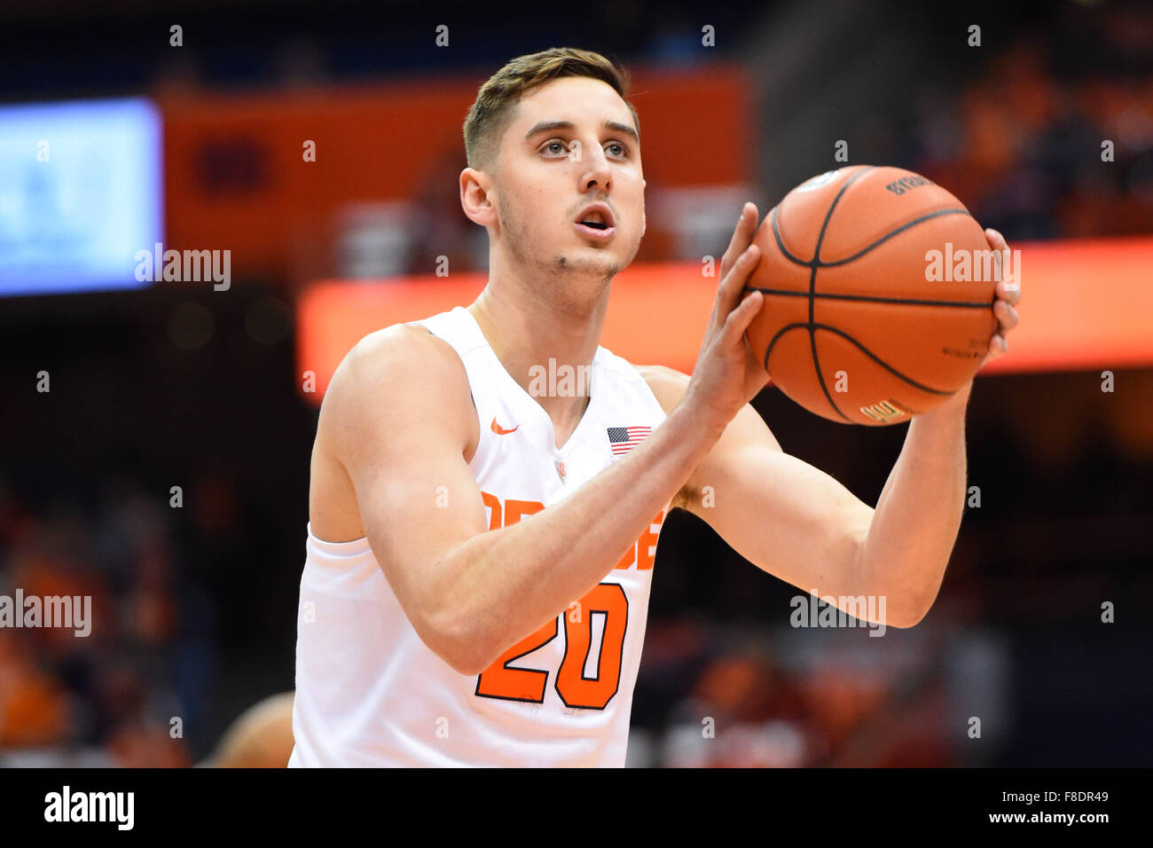 Syracuse, New York, USA. 8th Dec, 2015. Syracuse Orange forward Tyler ...