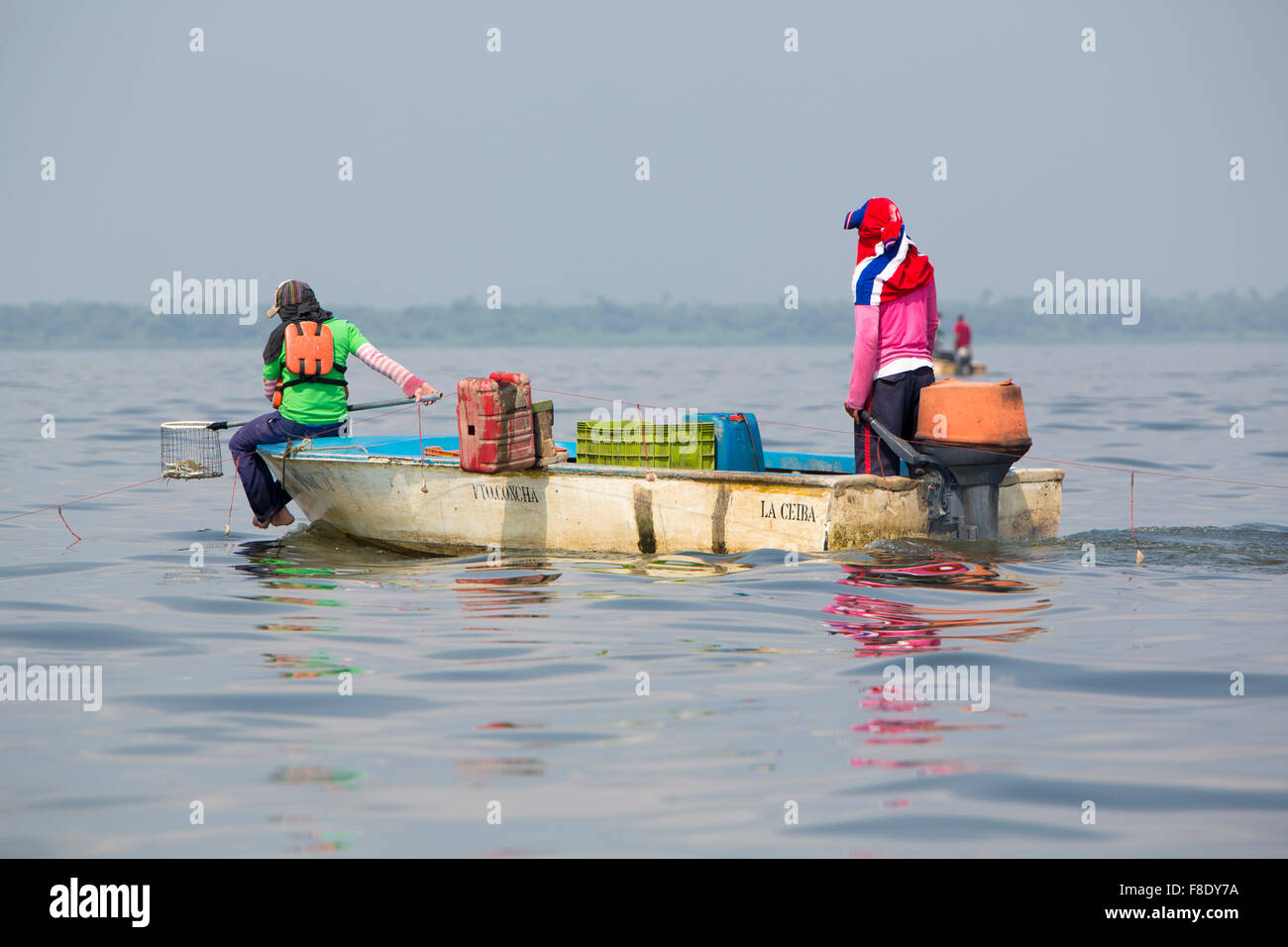 Crab fishing on the Lake Maracaibo, Venezuela Stock Photo - Alamy