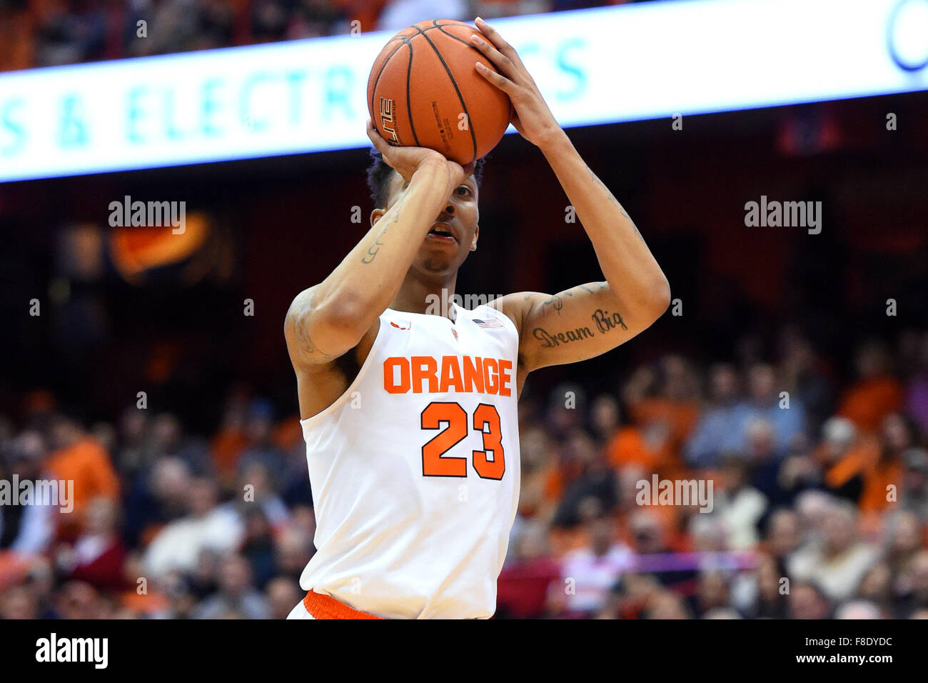 Syracuse, New York, USA. 8th Dec, 2015. Syracuse Orange guard Malachi ...