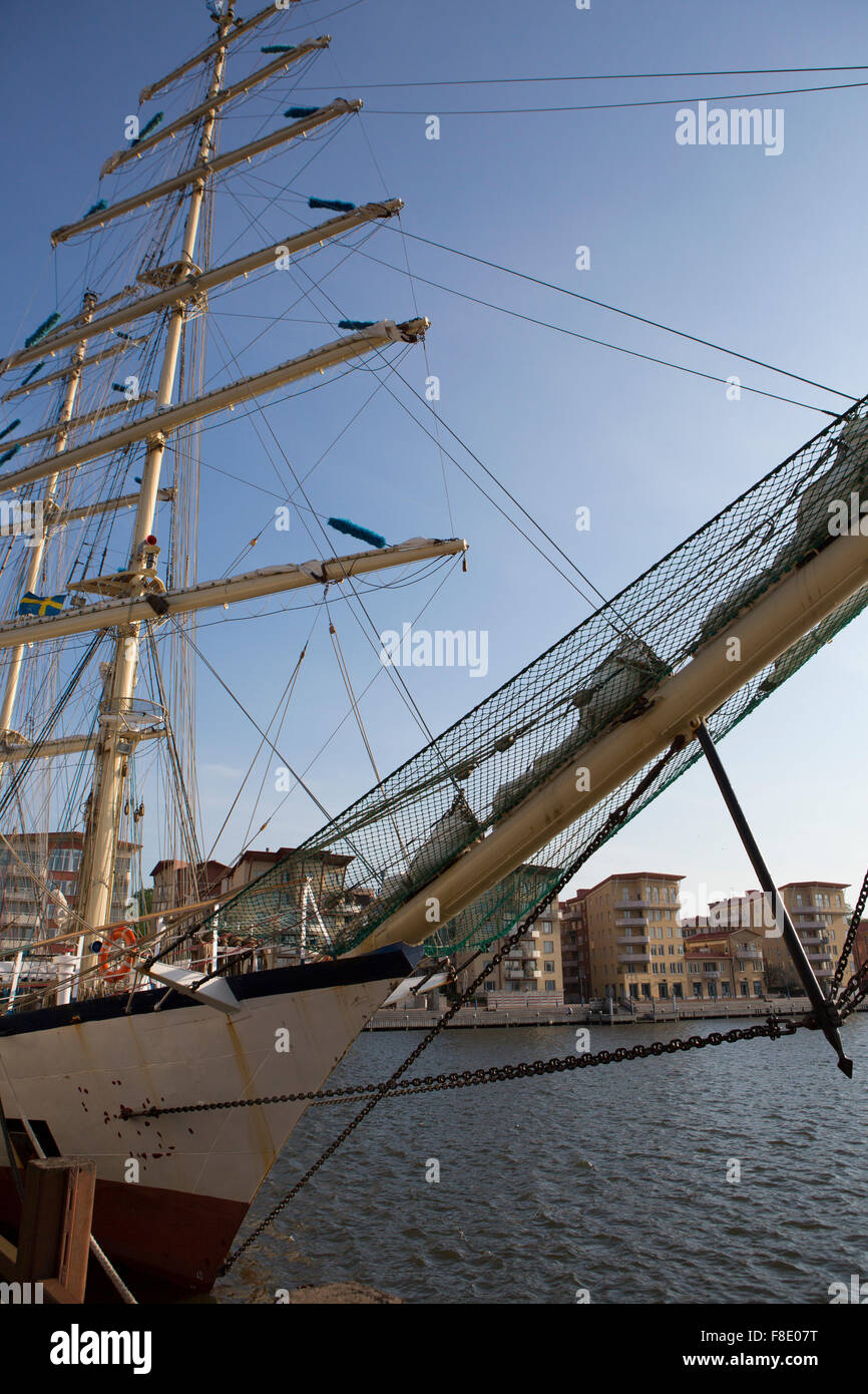18th century royal navy frigate hi-res stock photography and images - Alamy