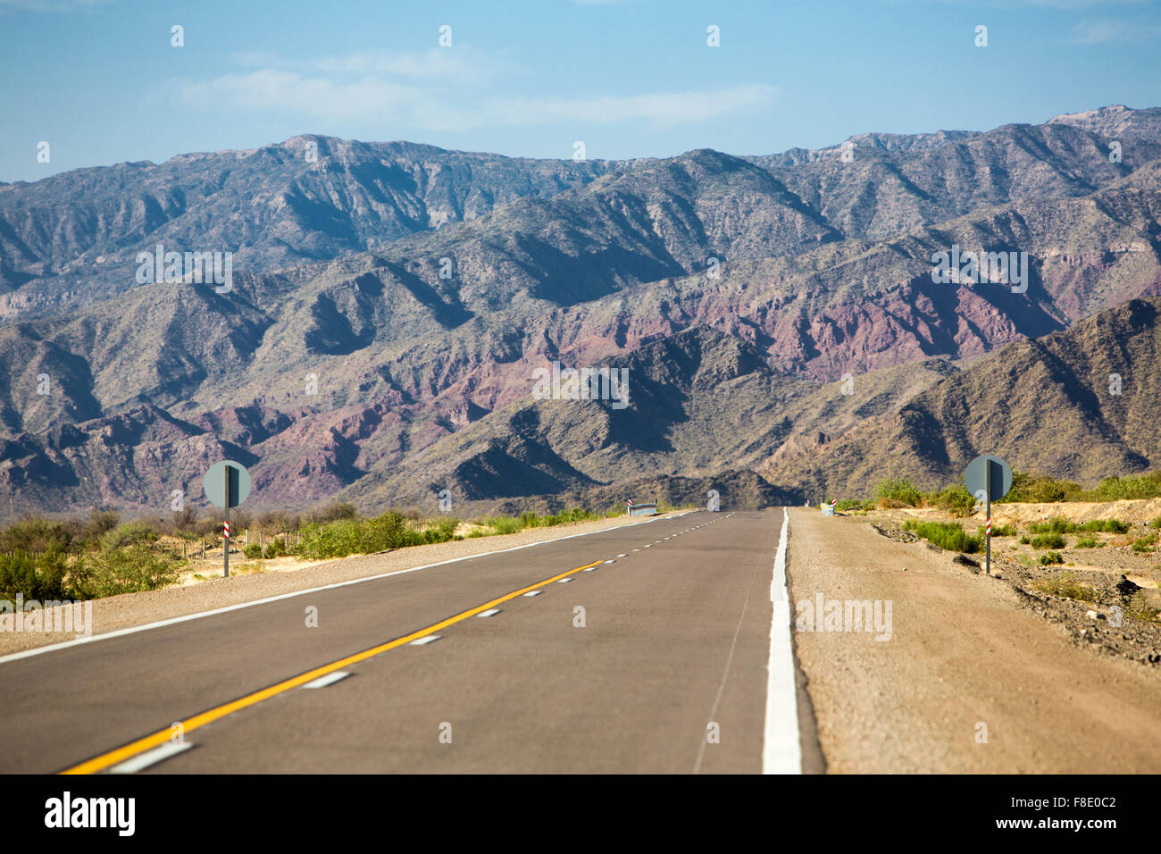 Straight line formation hi-res stock photography and images - Alamy