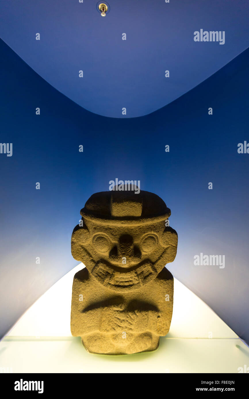 Colombian statue hi-res stock photography and images - Alamy