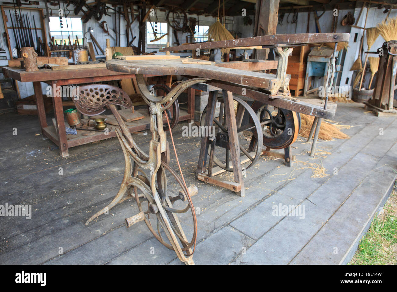 Band saw hi-res stock photography and images - Alamy