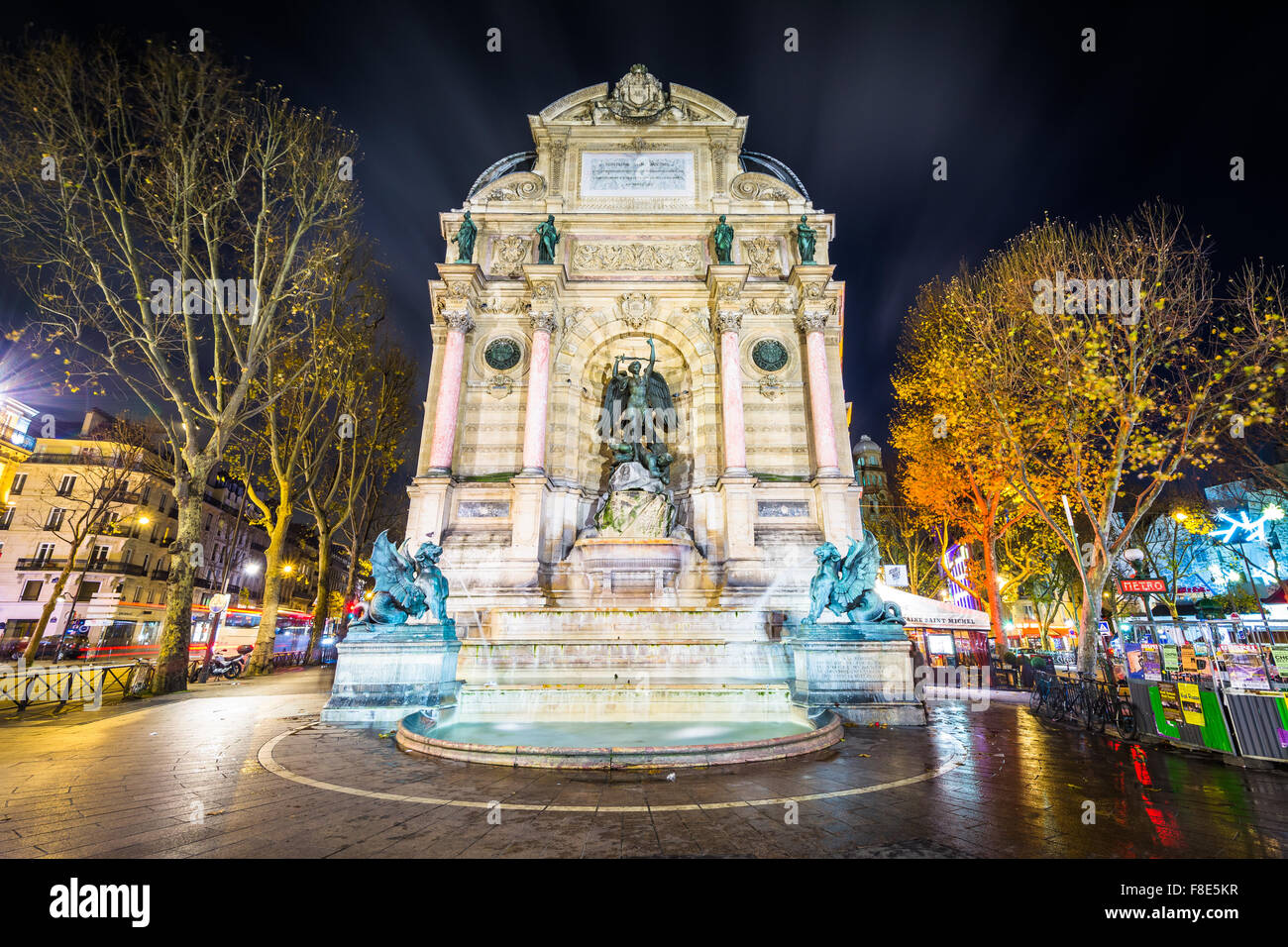 Fontaine saint michel paris hi-res stock photography and images - Alamy