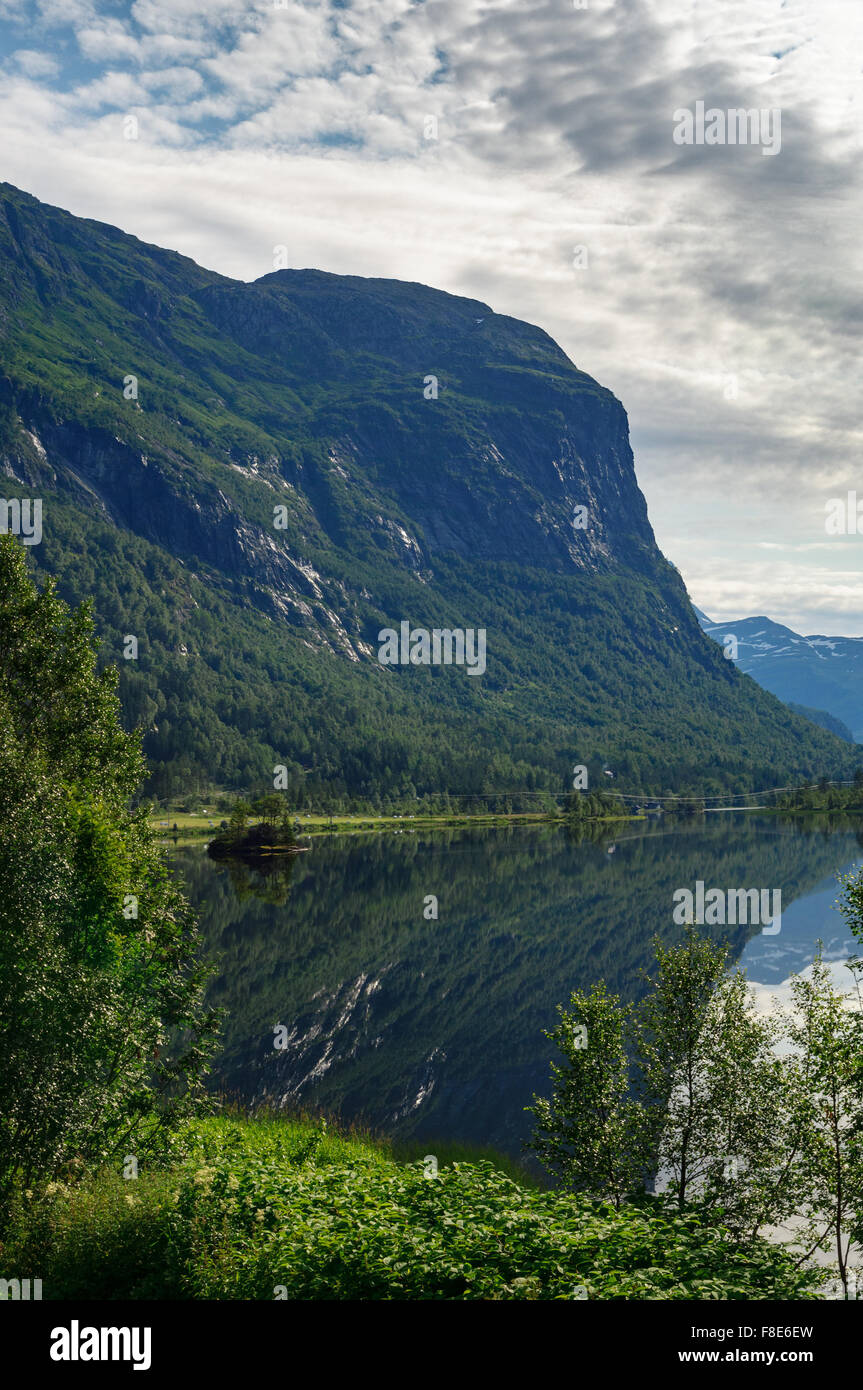 Reflection of rock in lake water Stock Photo - Alamy