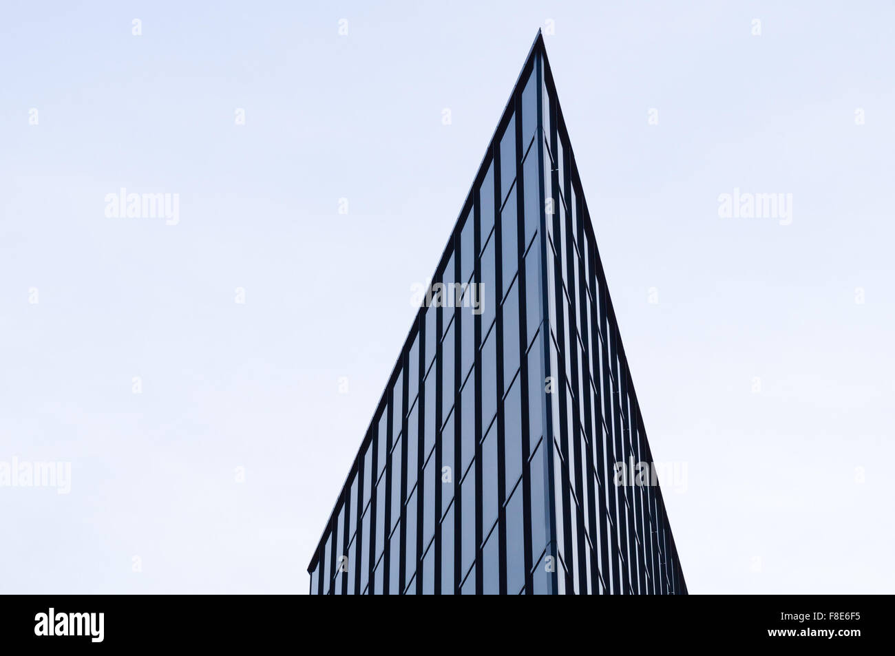 Glass corner building hi-res stock photography and images - Alamy