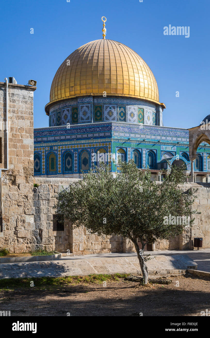 The dome of the Rock, a Muslim shrine on the Temple Mount in the old ...