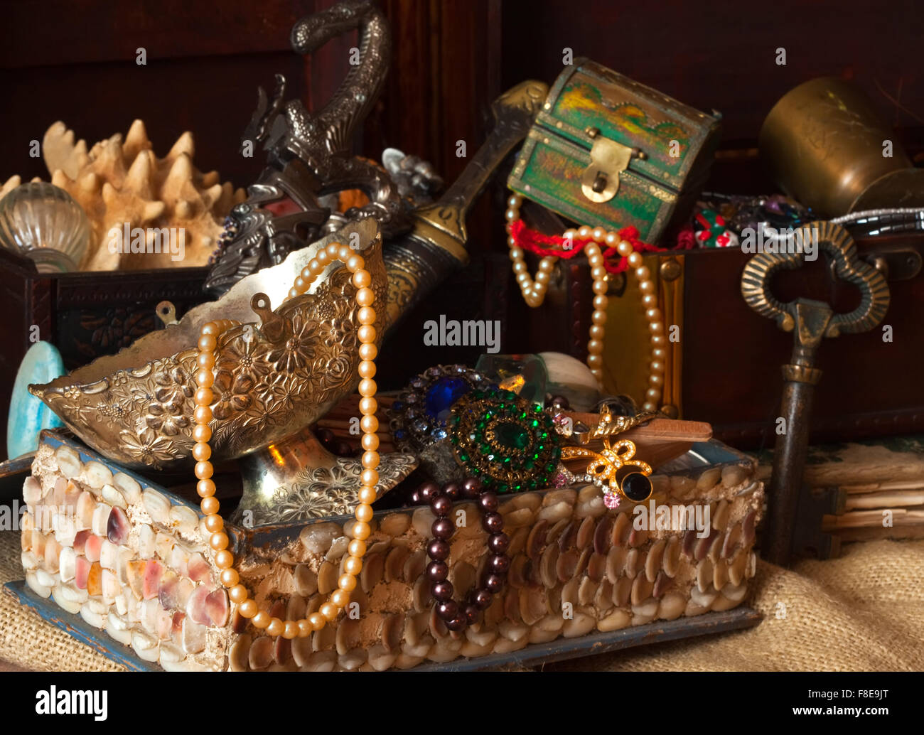 Old treasure chests with vintage gems and jewellery Stock Photo - Alamy
