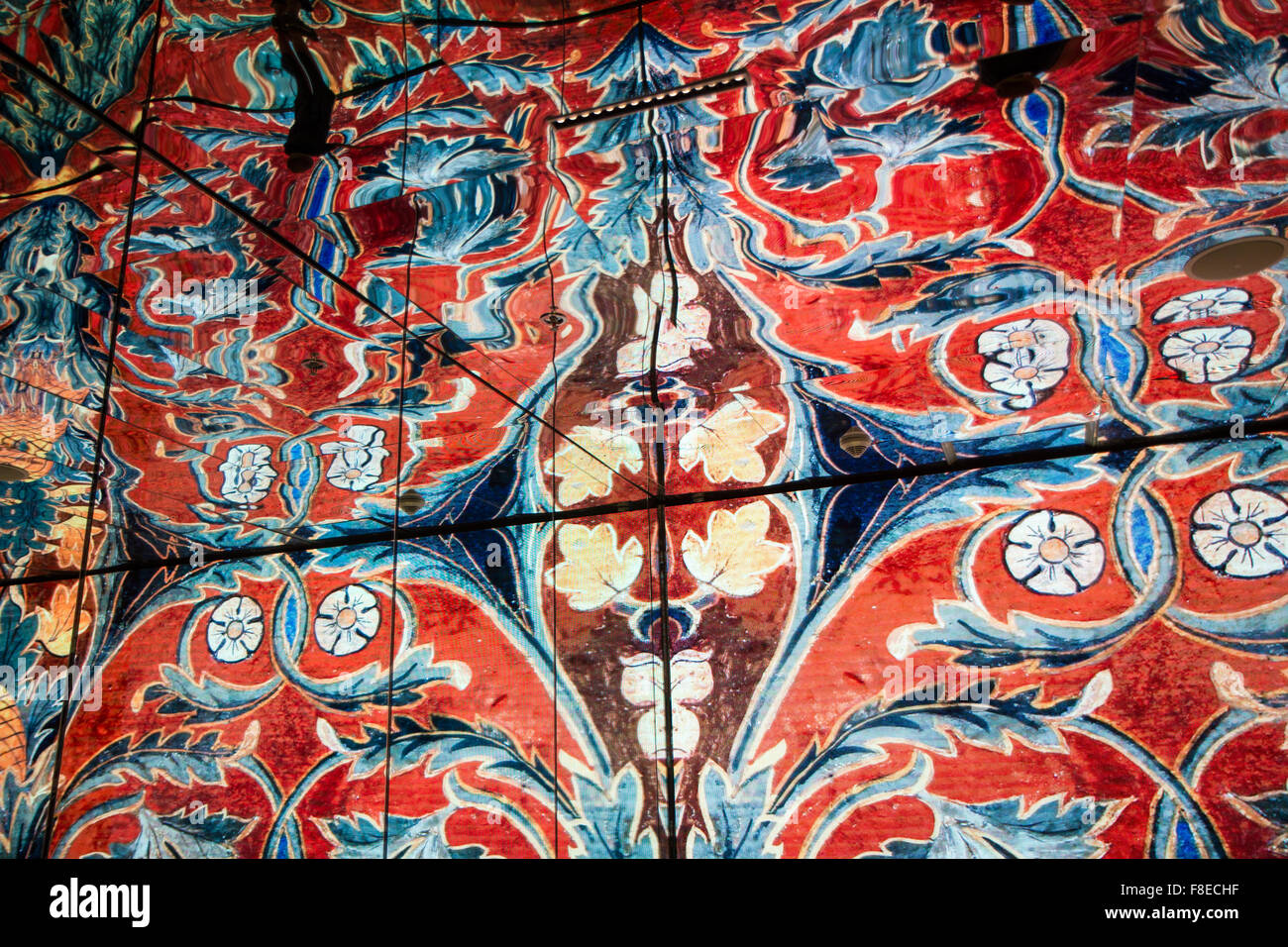 Mirrors background hi-res stock photography and images - Alamy