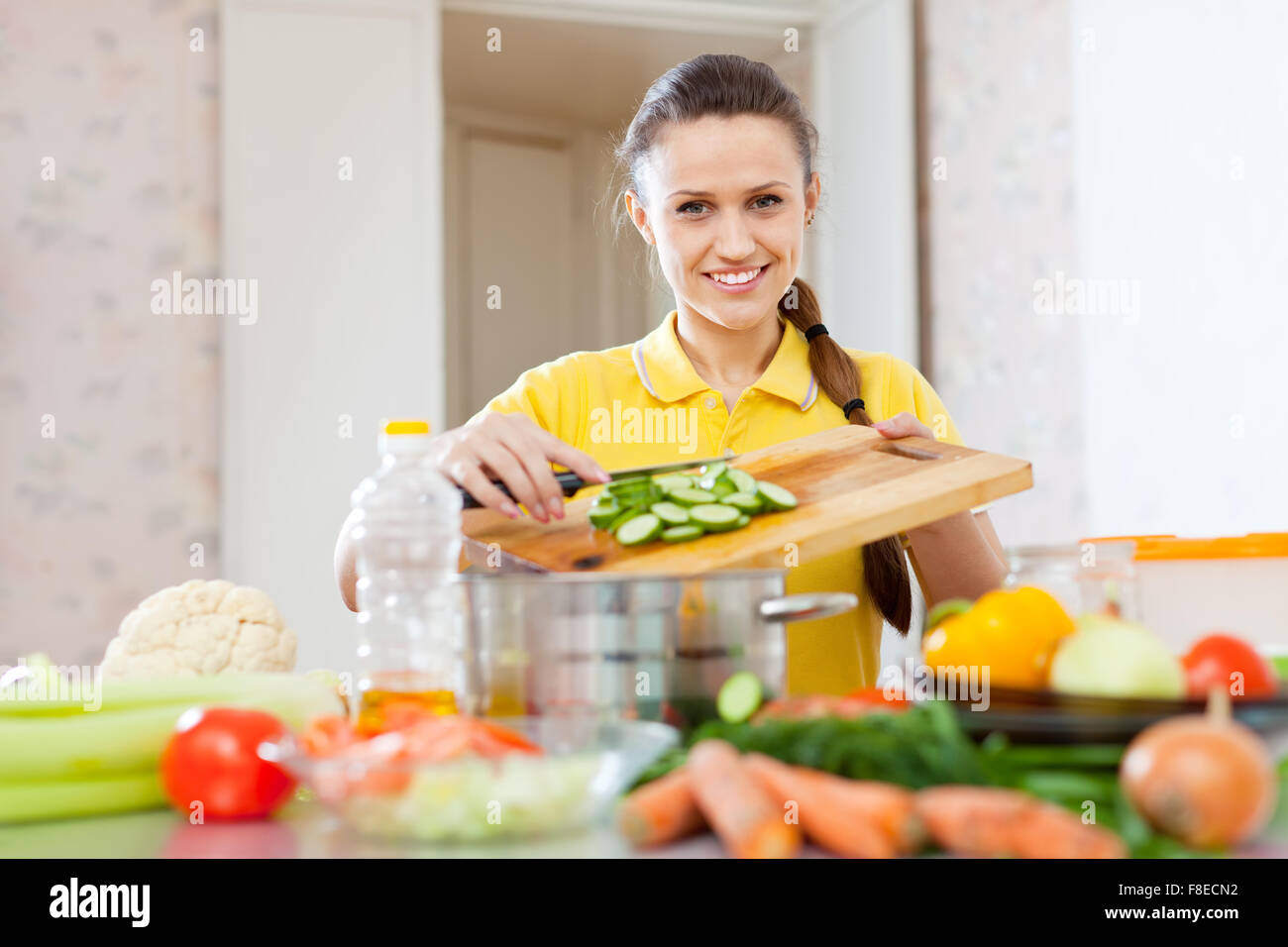 happy woman cooking vegetables at domestic kitchen Stock Photo - Alamy